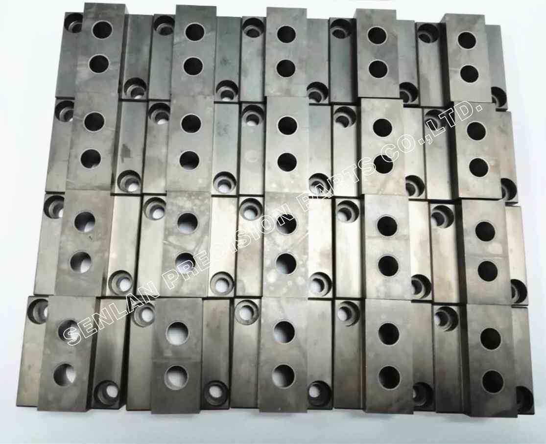 JIS Standard Plastic Molded Parts Mold Core Inserts With Nitriding